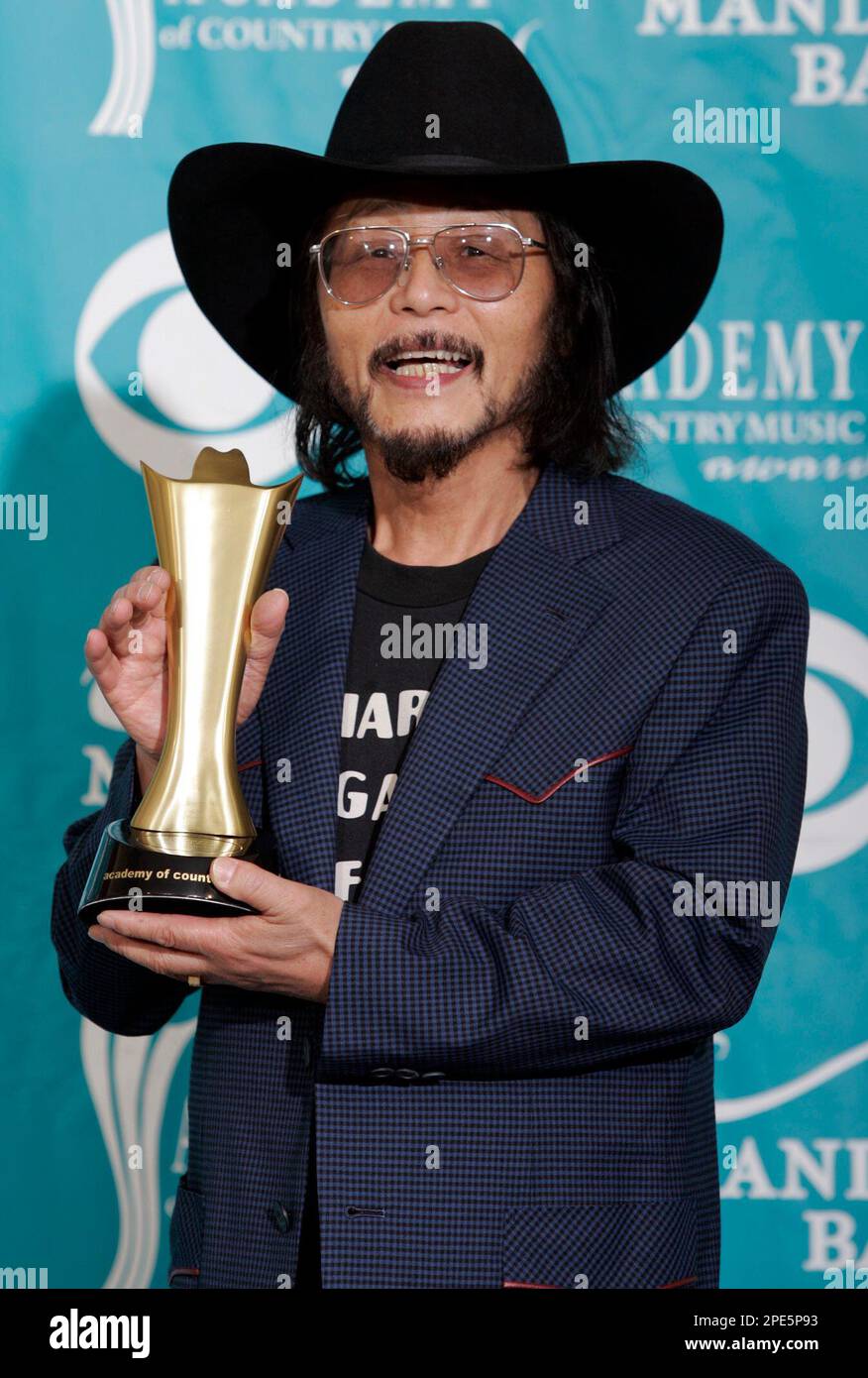 Charlie Nagatani, winner of the 2004 Jim Reeves Memorial Award poses for photographers during ...