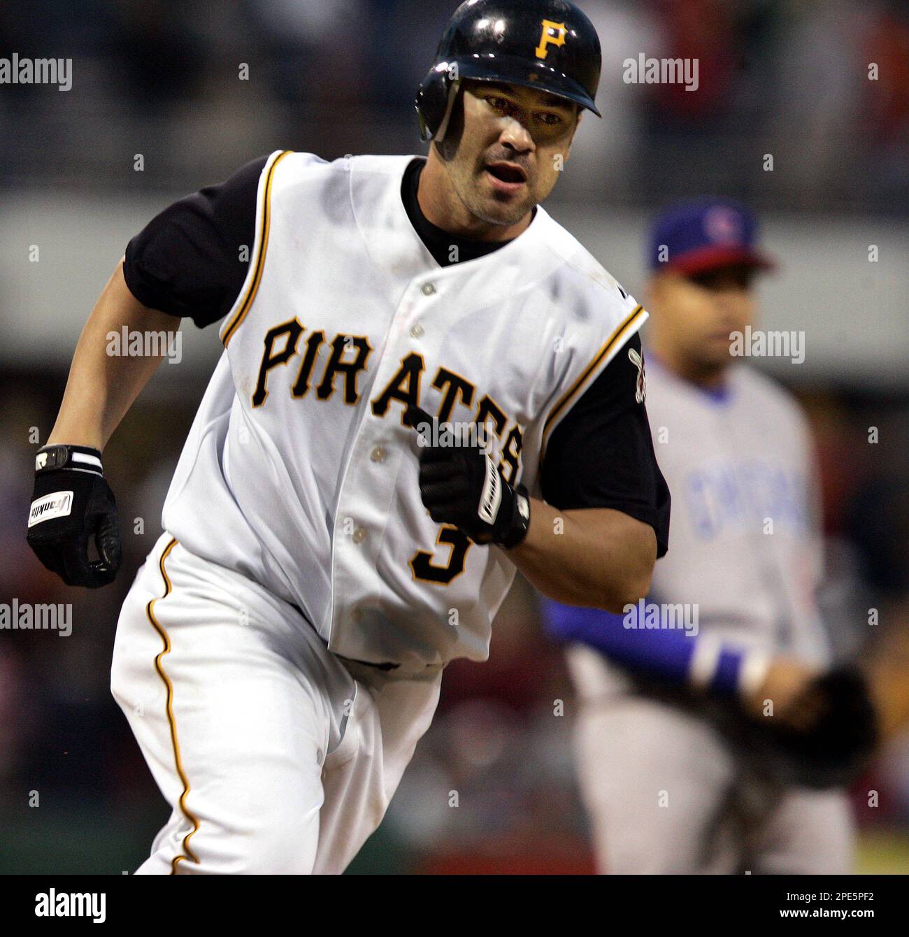 Pittsburgh Pirates' Rob Mackowiak (3) rounds third past Chicago Cubs ...