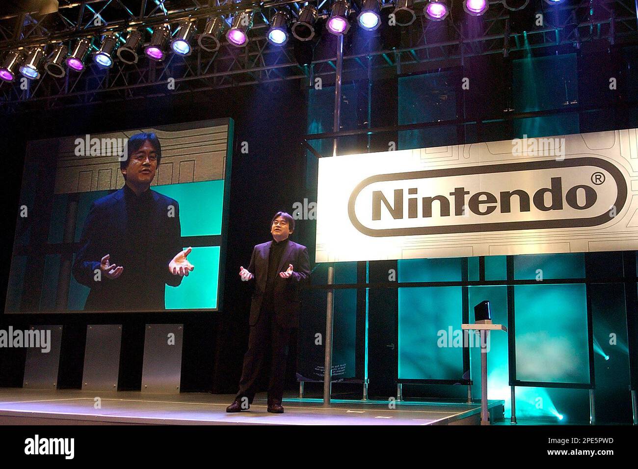 Nintendo President Satoru Iwata introduces the Nintendo Revolution game ...