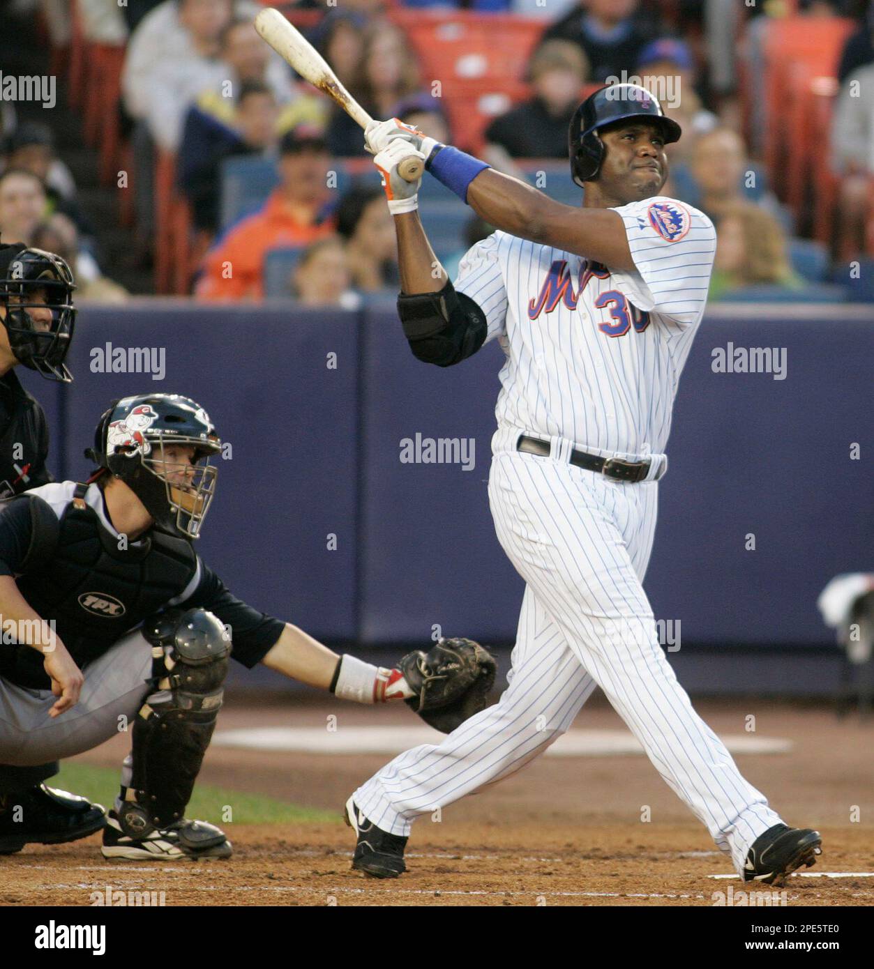 New York Mets Cliff Floyd hits a solo home run as Cincinnati Reds ...