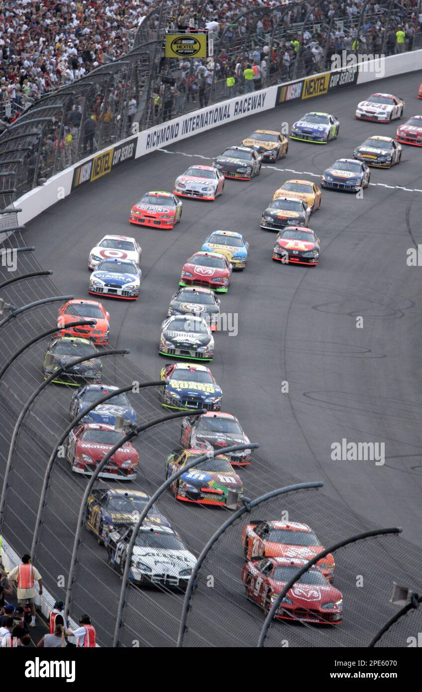 Kasey Kahne (9) leads the field on at the start of the Chevy American ...