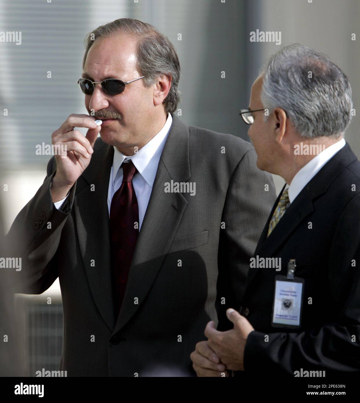 Former Michael Jackson attorney Mark Geragos, left, pops what appears ...