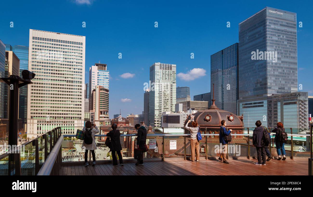 Sightseeing in Tokyo. Tourists and visitoris take photos of the famous ...