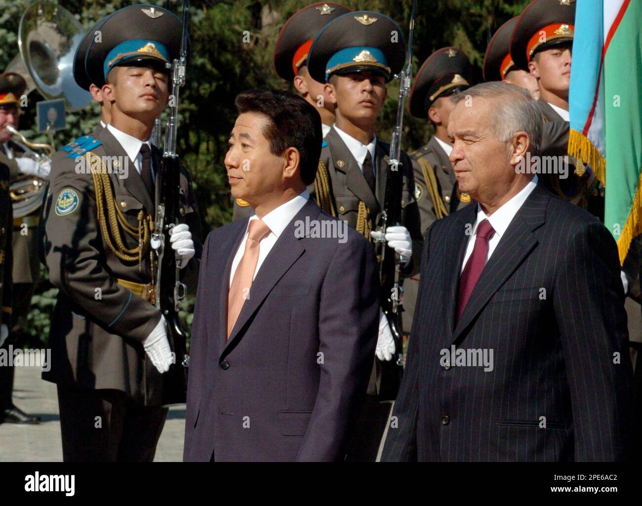 Visiting South Korean President Roh Moo-hyun and his Uzbek counterpart ...