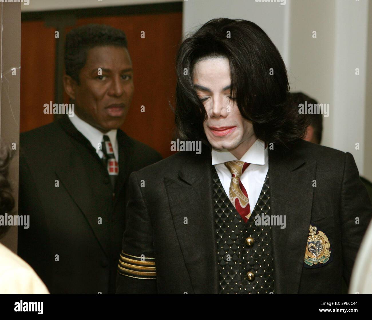 Michael Jackson arrives as his defense continues to present its case ...