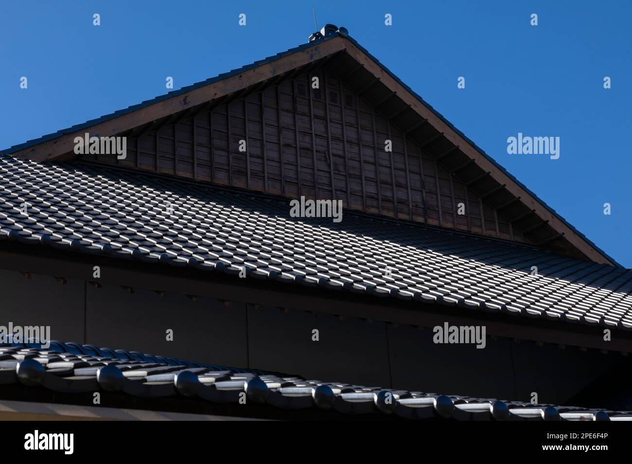 Japanese style roof tiles, Center building, Morikami Museum and ...