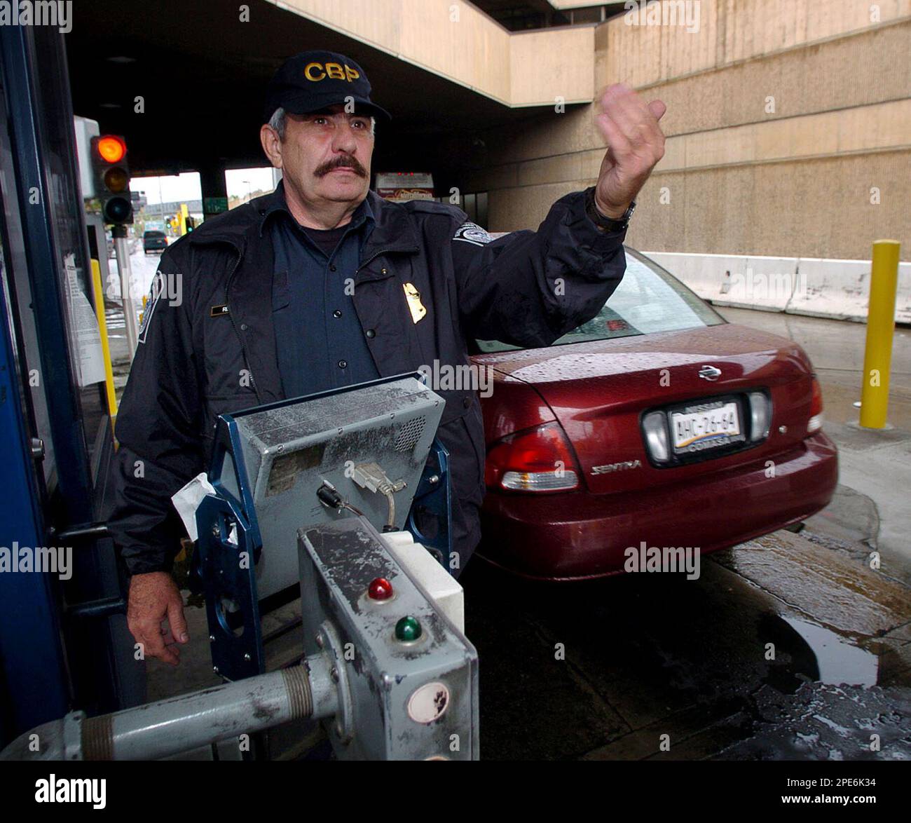 ** ADVANCE FOR SUNDAY MAY 8 ** United States Customs and Border ...