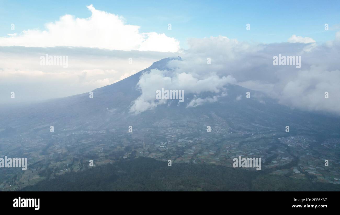 Sumbing volcano hi-res stock photography and images - Alamy