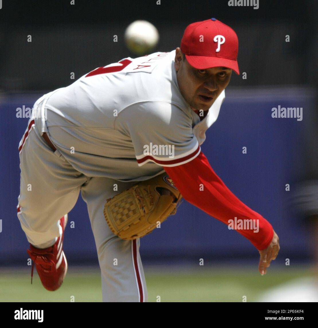 Philadelphia Phillies pitcher Vicente Padilla throws in the second ...