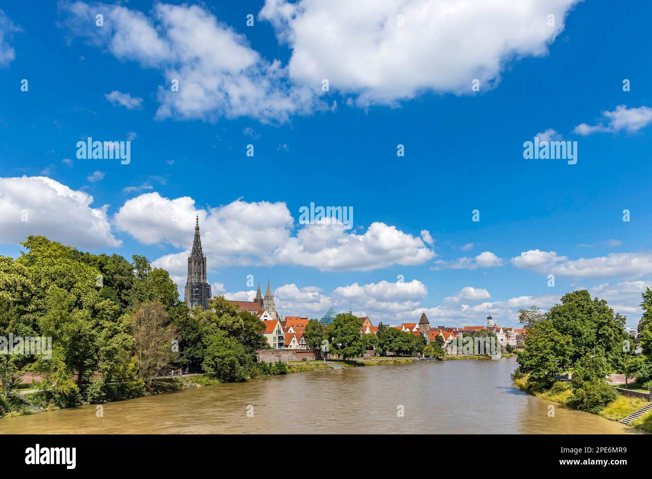 City view with Danube, Ulm Cathedral with Metzgerturm, the modern glass ...
