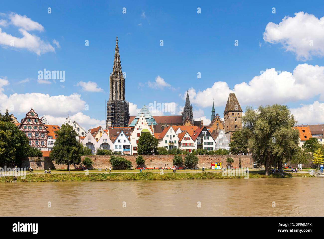 City view with Danube, Ulm Cathedral with Metzgerturm, the modern glass ...
