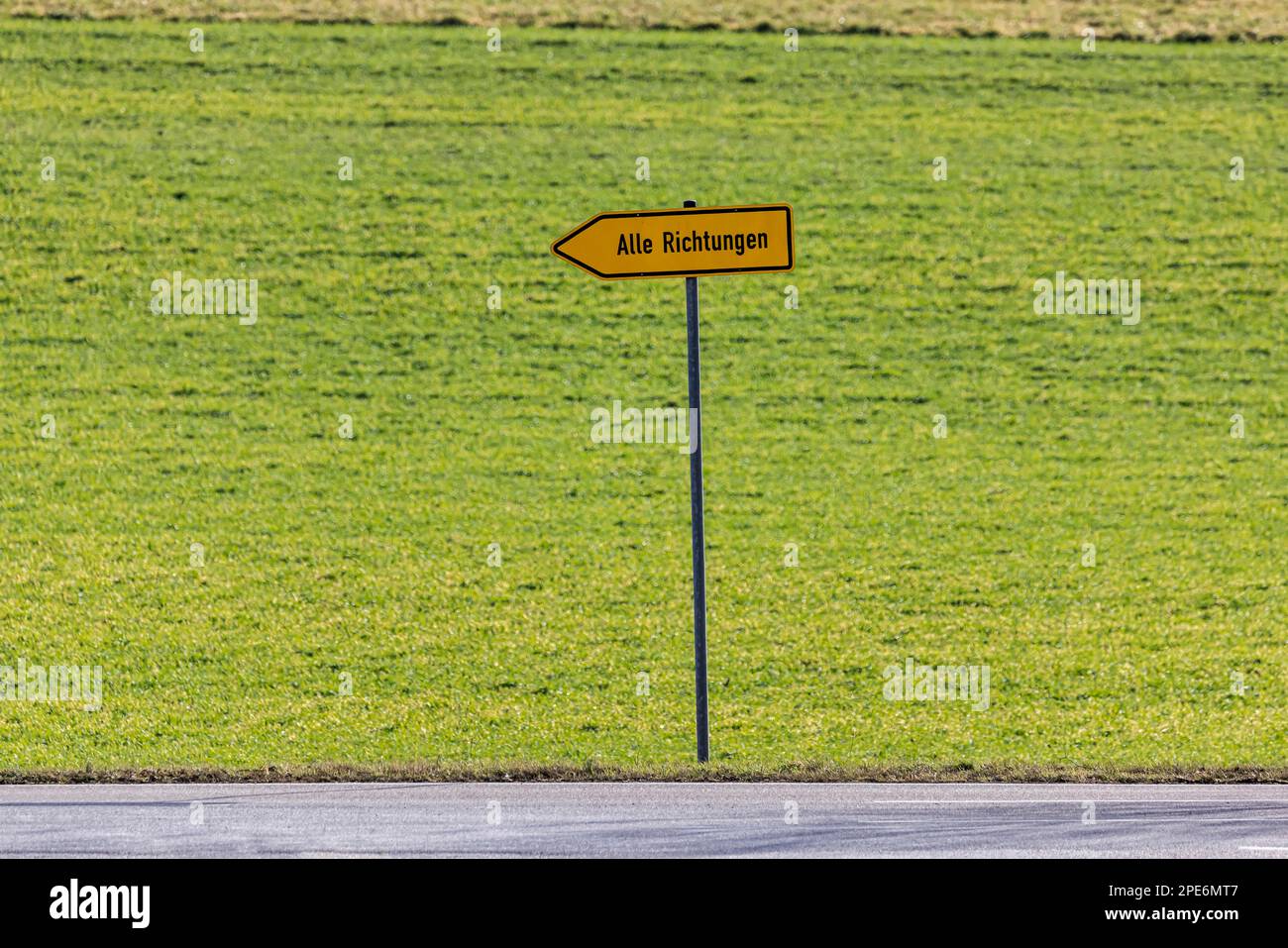 Traffic sign, a direction arrow points in all directions, symbol photo ...