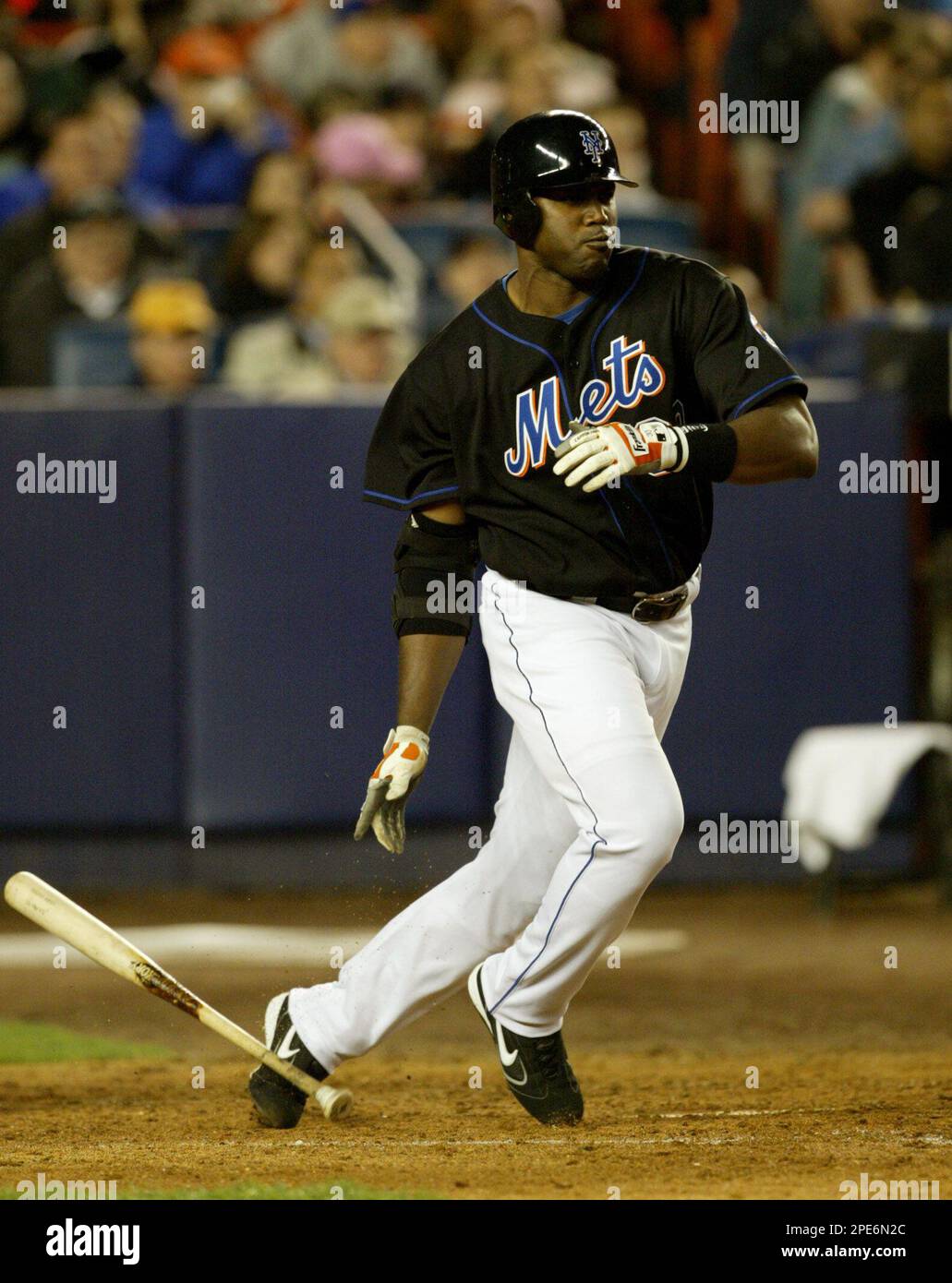 New York Mets Cliff Floyd extends his hitting streak to 20 games with a ...