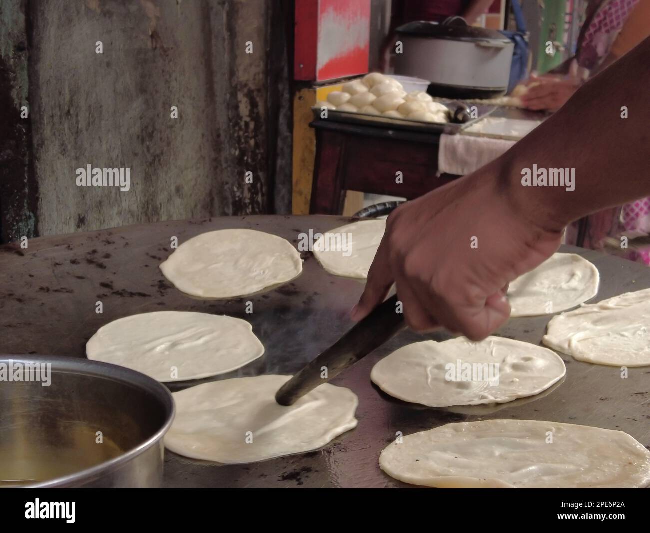 cooking roti chapati on a big cooking pan Stock Photo - Alamy