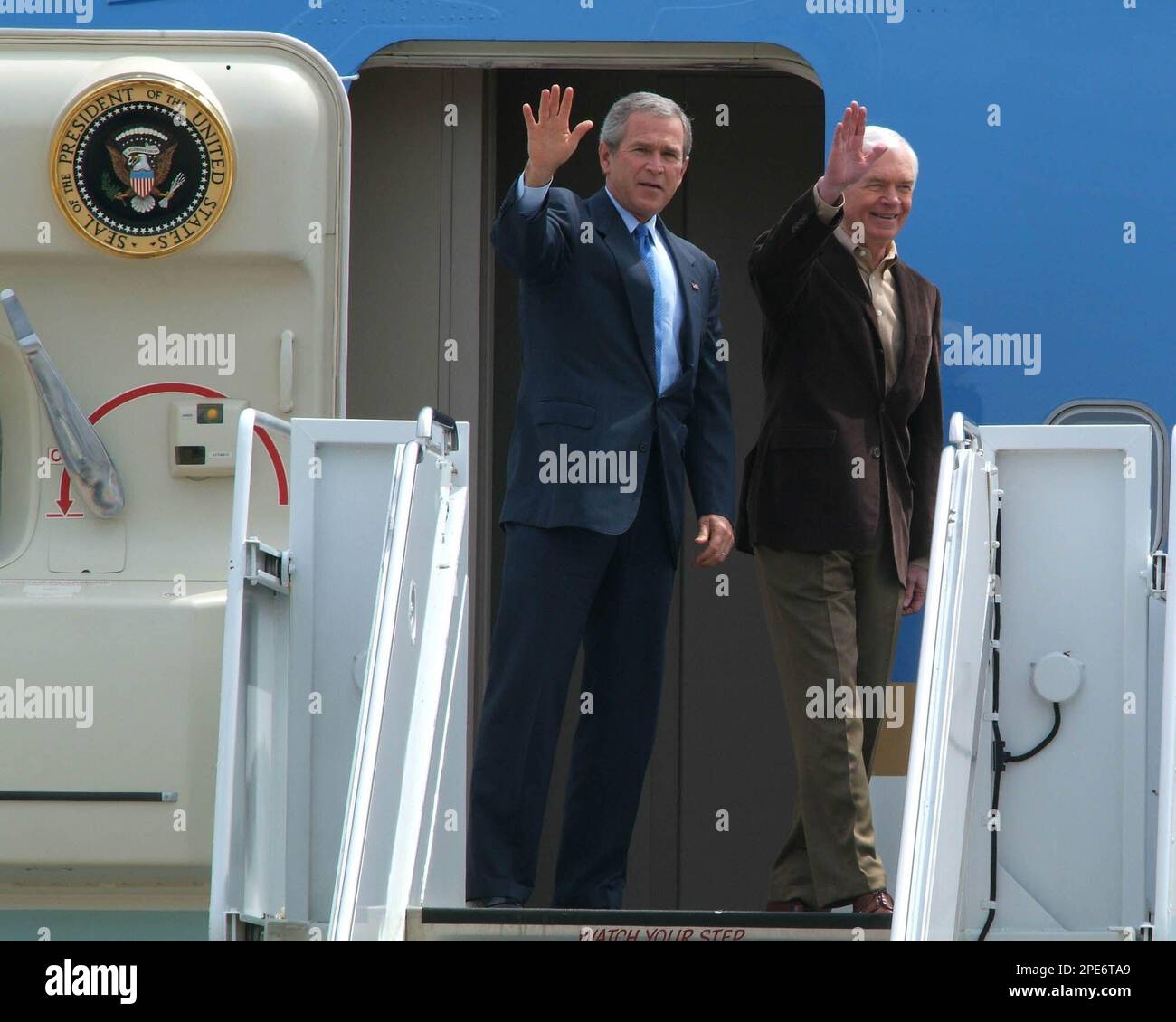 President Bush, left, with Sen. Thad Cochran, R-Miss., greets ...