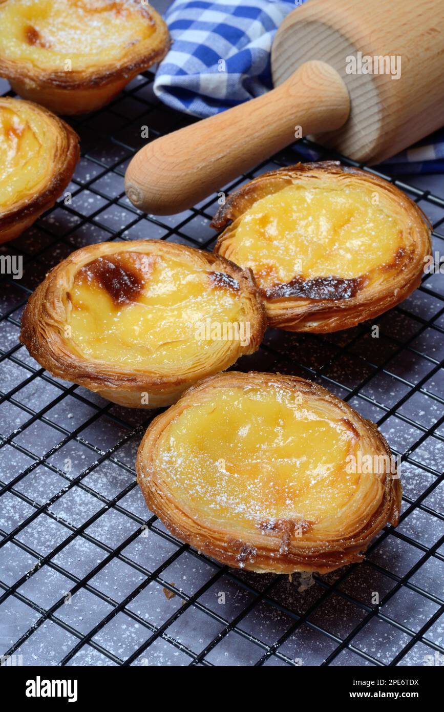 Pastel de Nata, Pasteis de Nata on a cake rack, custard tart ...