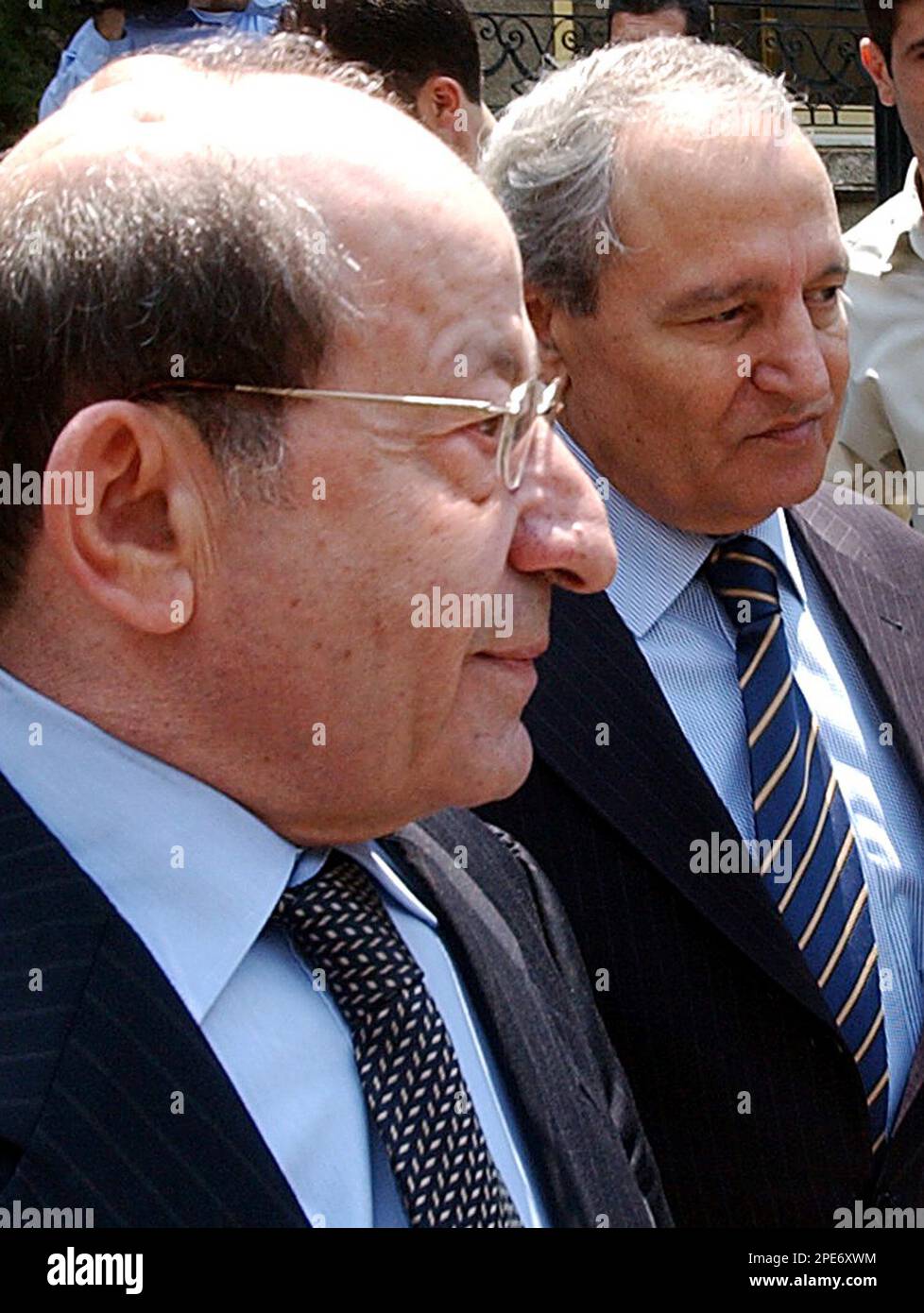 Syrian and Jordanian Foreign Ministers, Farouk al-Sharaa , right, and ...