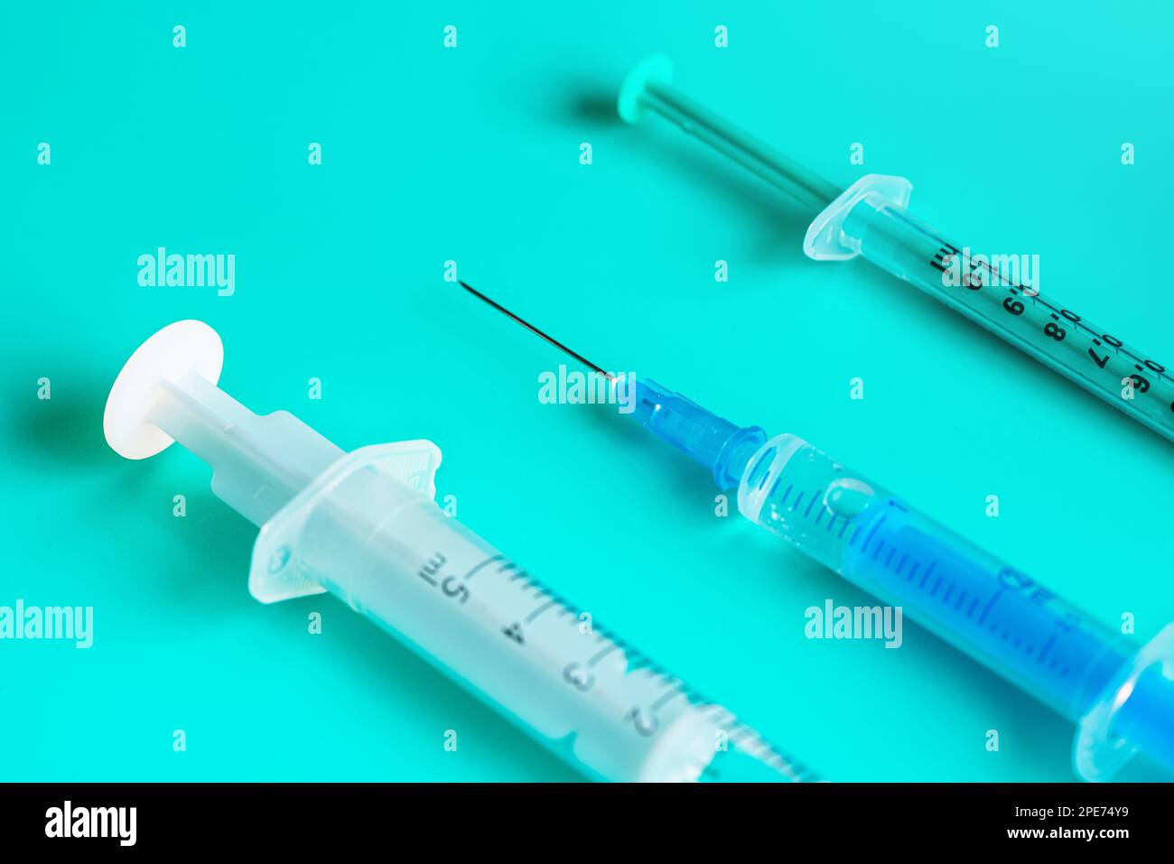 Hypodermic syringes hi-res stock photography and images - Alamy