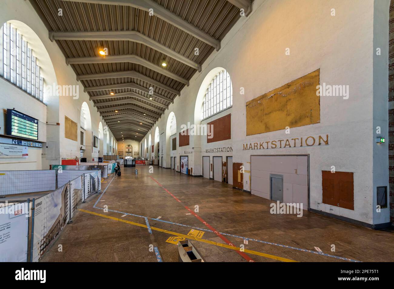 Main railway station in front of general renovation, the Bonatz ...