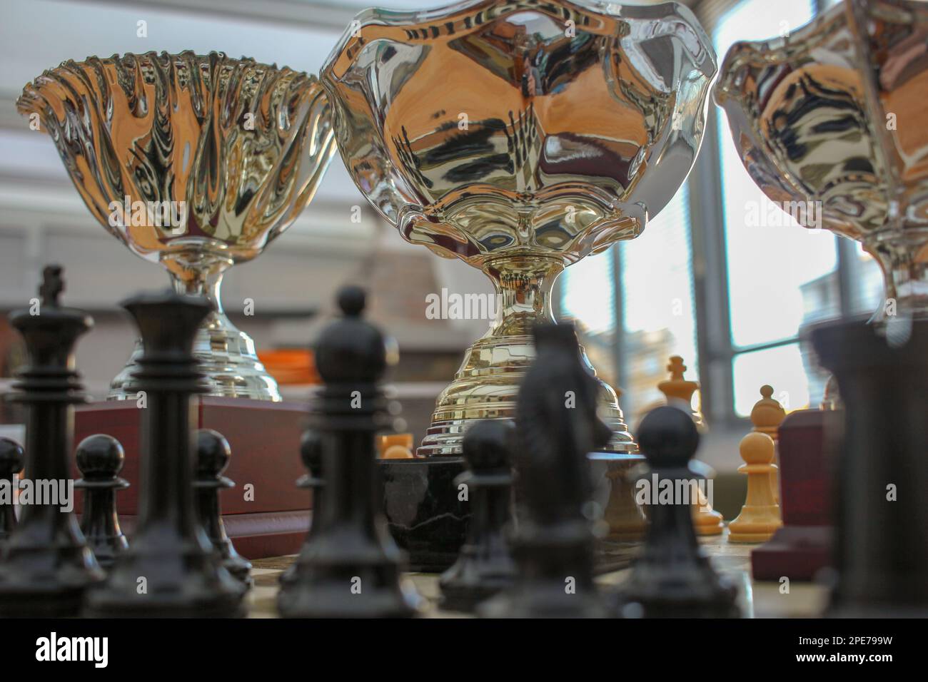 King chess trophy hi-res stock photography and images - Alamy