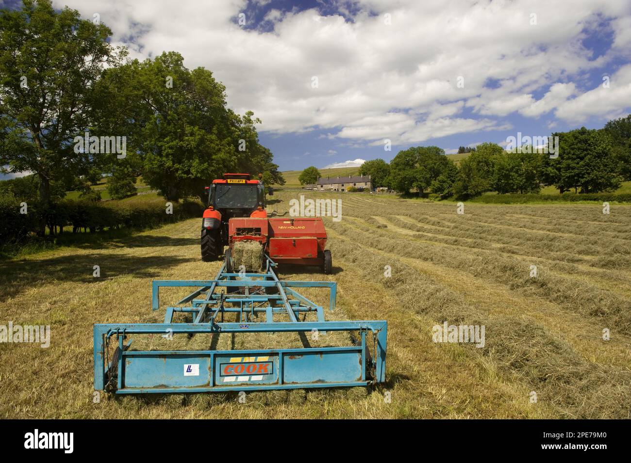 Zetor Proxima 75 tractor with flat eight-bale system, baling in ...