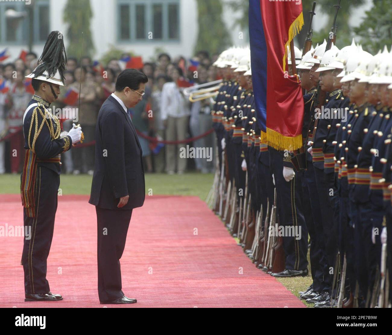 Chinese President Hu Jintao pauses to pay tribute to his country's flag ...