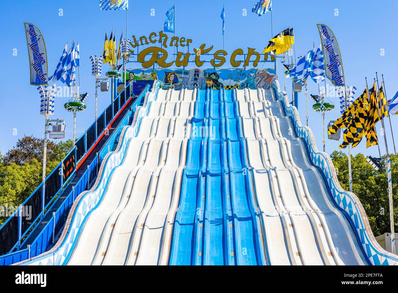 Wiesnaufbau, Muenchner Rutschn, Oktoberfest, Theresienwiese, Munich ...