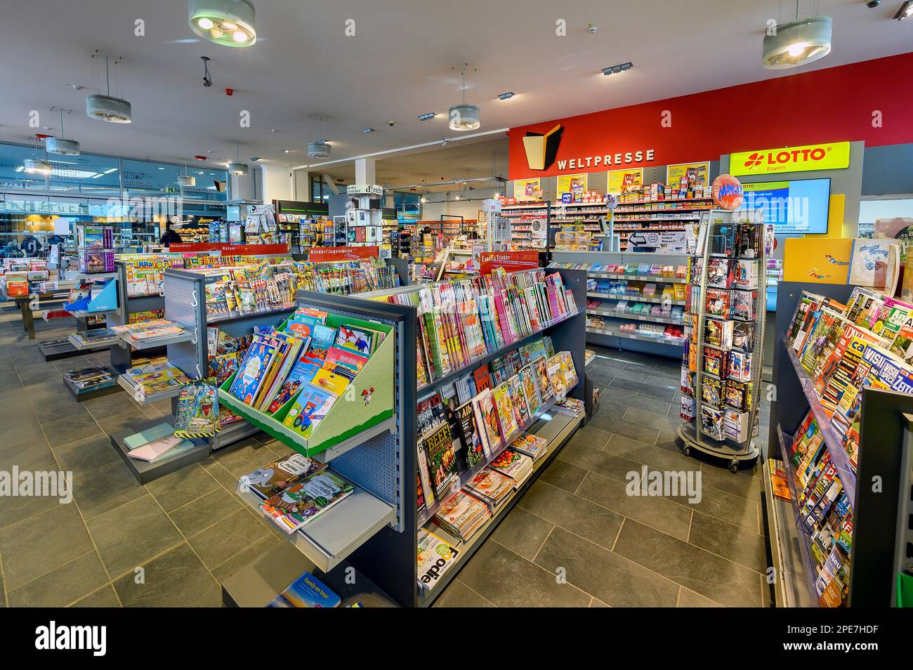 Newspaper shop hi-res stock photography and images - Alamy
