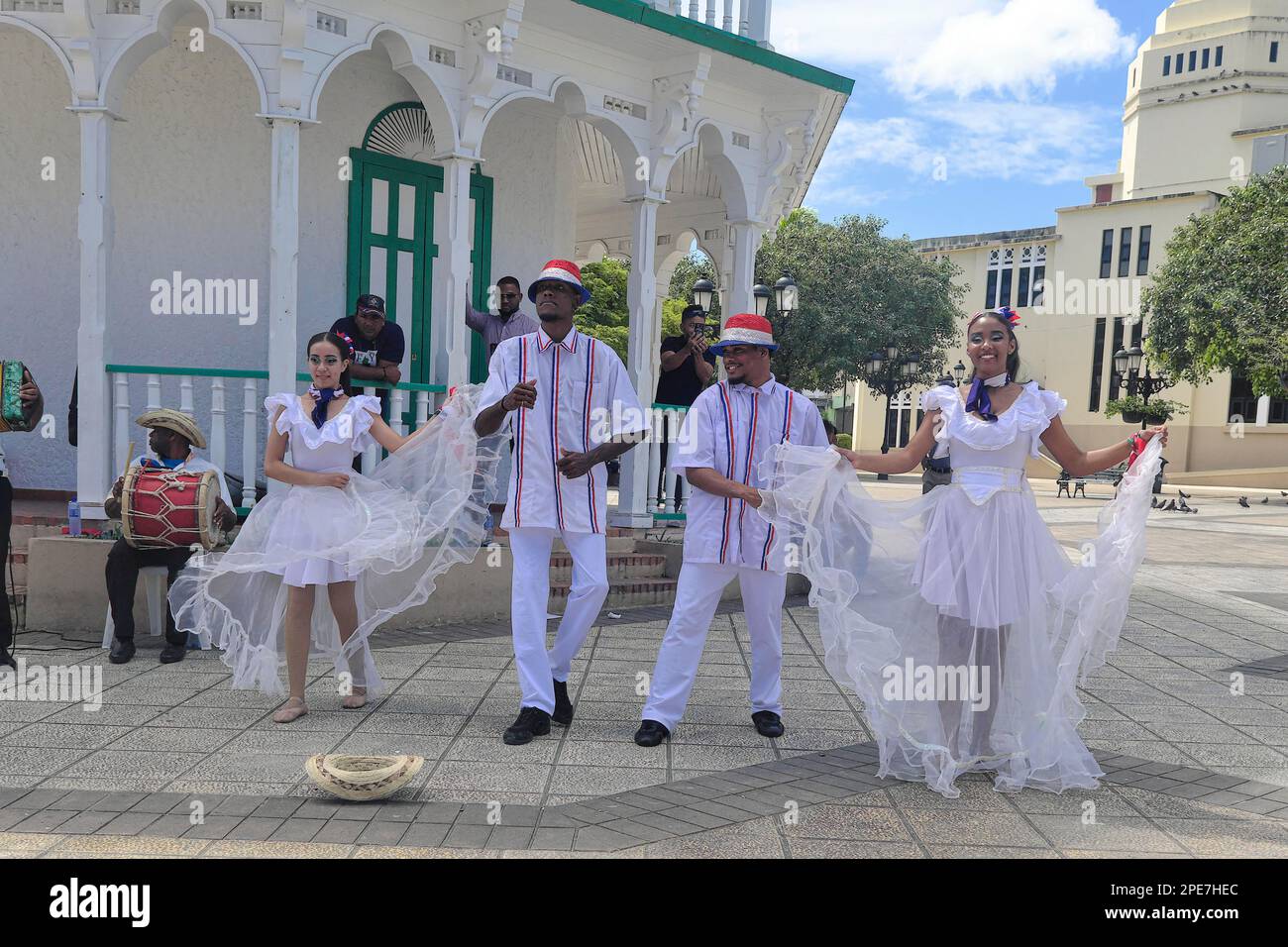 Local dance group for tourists, in the Parque Independenzia in the ...