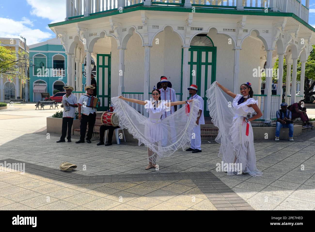 Dominican republic dance hi-res stock photography and images - Alamy