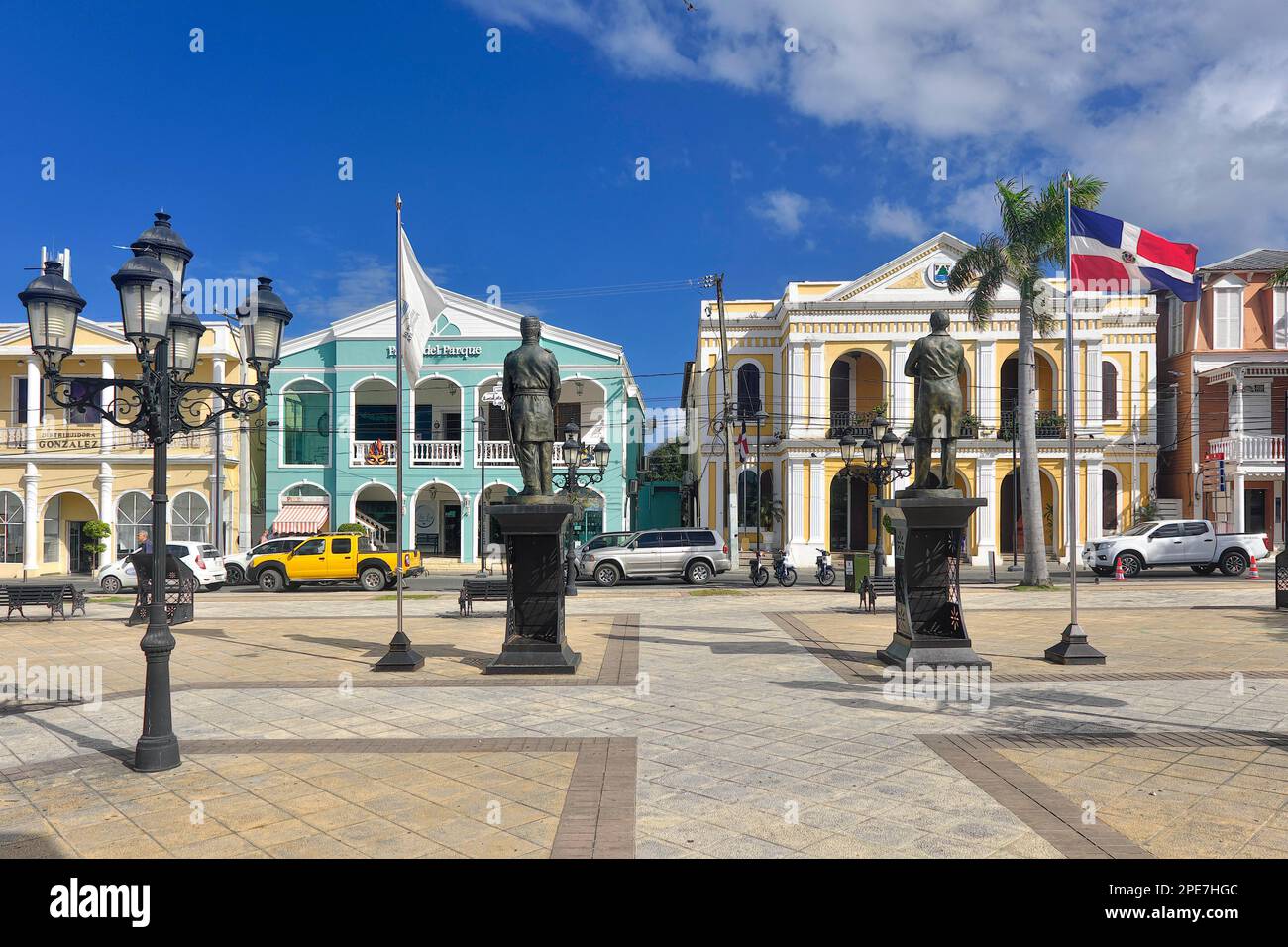 Colonial houses with statues by Juan Pablo Duarte and General Gregorio ...