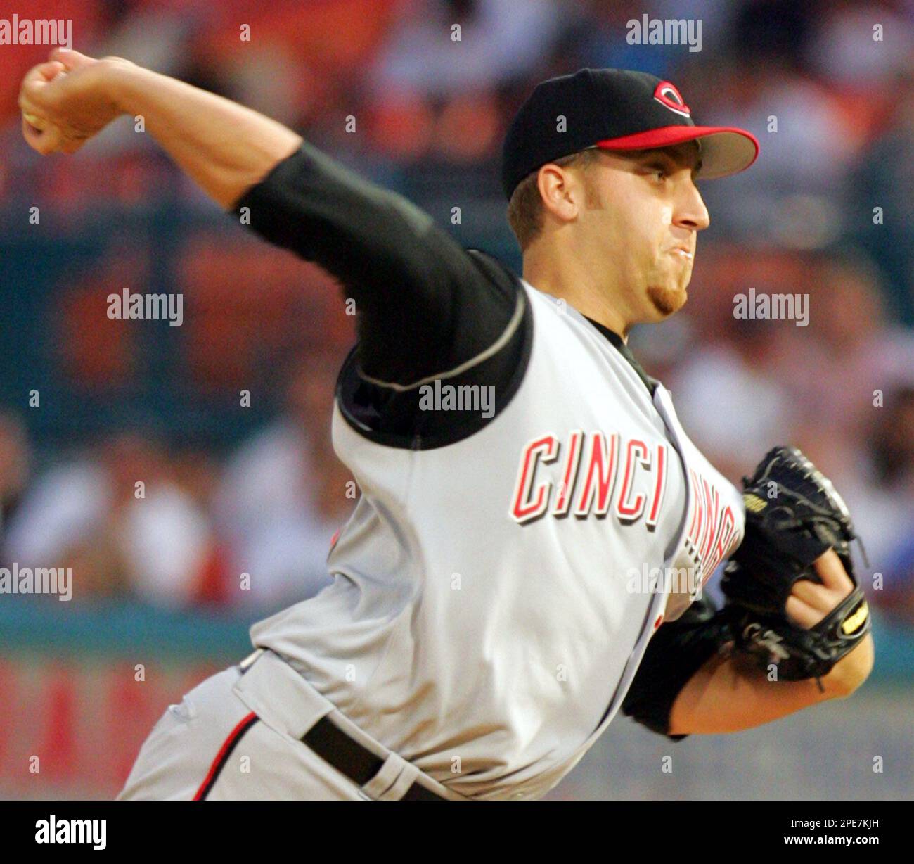 Cincinnati Reds' Aaron Harang delivers a pitch during the first inning ...