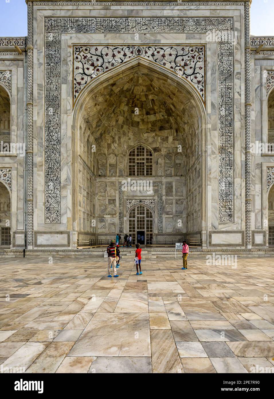 Arabic calligraphy engraved on the Taj Mahal entrance Stock Photo - Alamy
