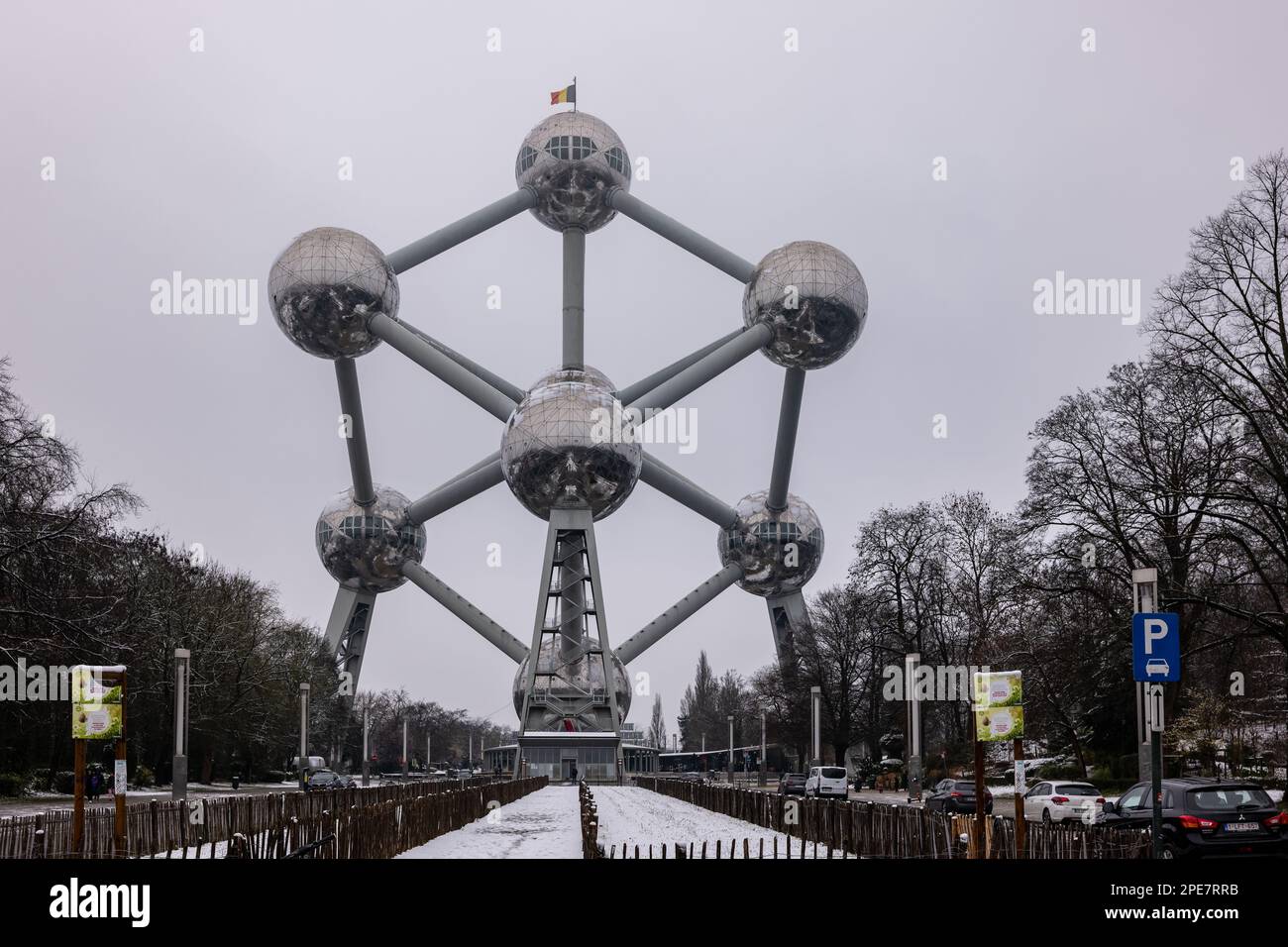 Illuminated atomium hi-res stock photography and images - Alamy