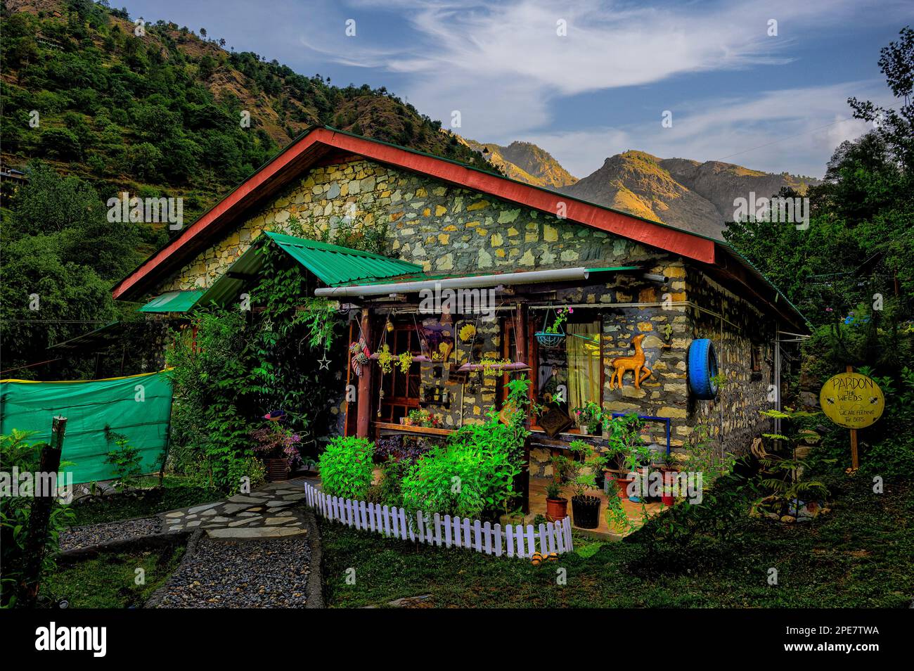 India himachal pradesh tirthan valley hi-res stock photography and ...