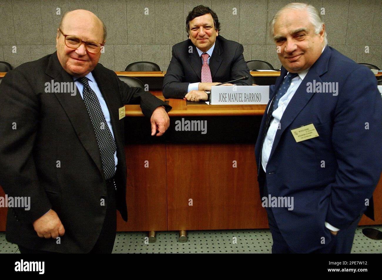 Peter Sutherland, right, former GATT and WTO Director-General, Renato ...