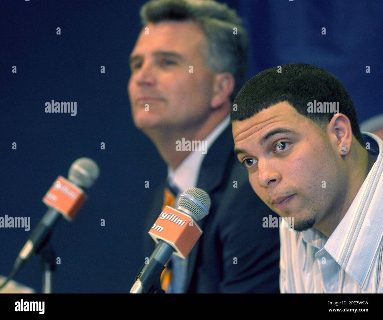 Illinois junior Deron Williams appears with basketball coach Bruce ...