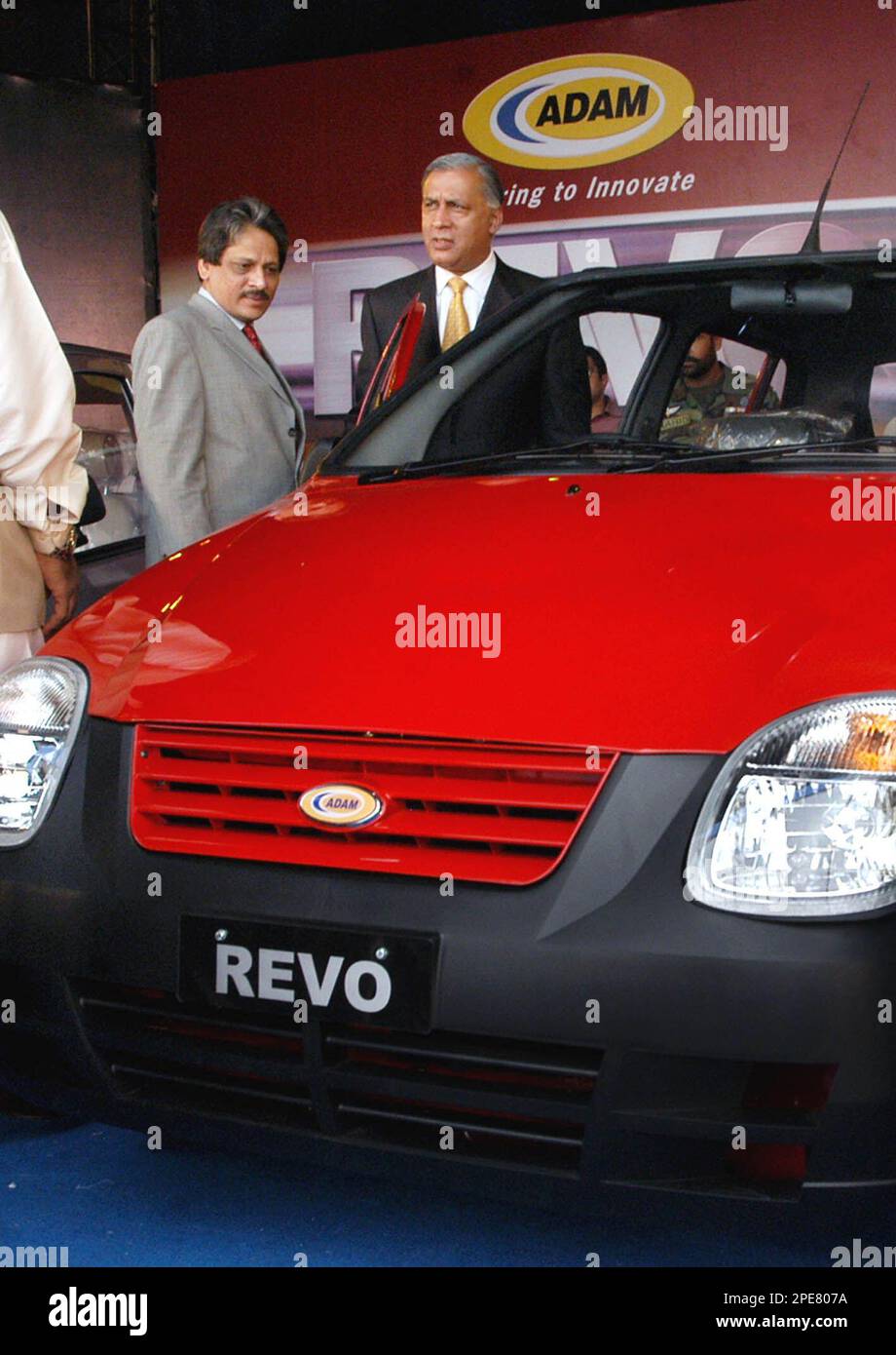 Pakistans Prime Minister Shaukat Aziz, right, stands beside the ...