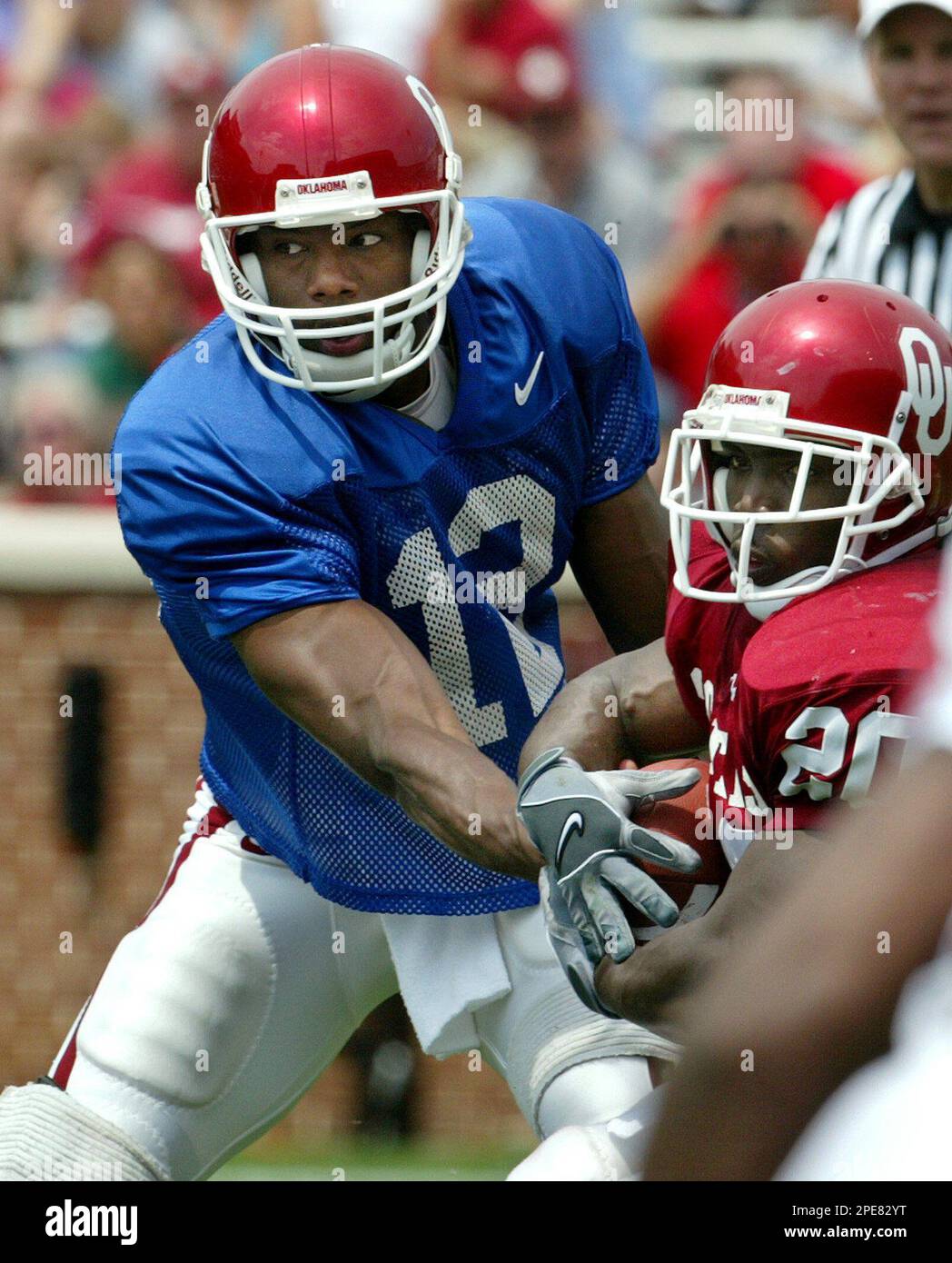 Oklahoma quarterback Paul Thompson, left, hands off to running back ...