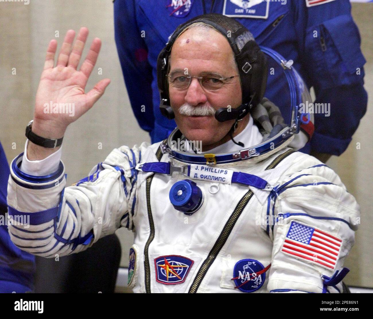 American NASA astronaut John Phillips waves before his last tests at ...