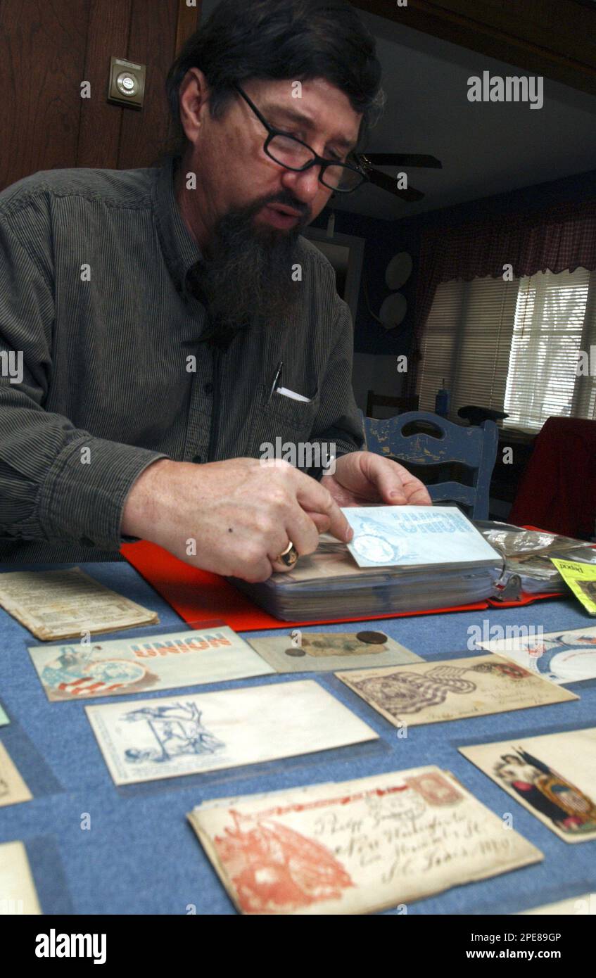 ** ADVANCE FOR WEEKEND EDITIONS APRIL 16-17 ** Craig Sundell looks over ...