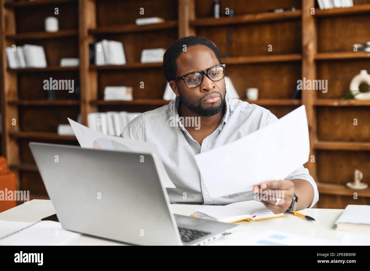 Workpaper hi-res stock photography and images - Alamy