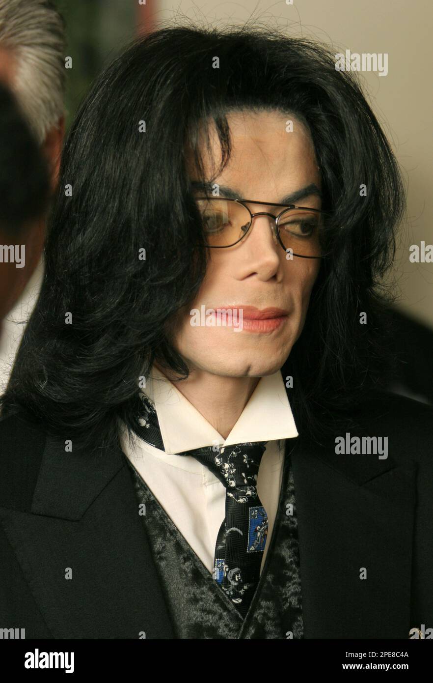 Michael Jackson arrives to the Santa Barbara County courthouse April 12 ...