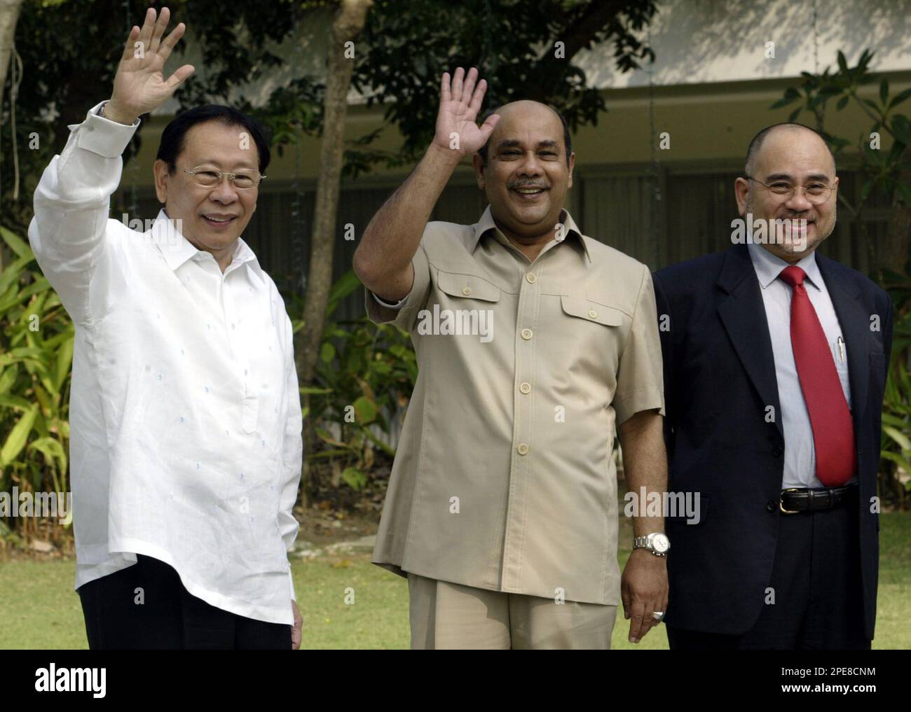 Malaysian Foreign Minister Syed Hamid Albar, center, Philippine Foreign ...