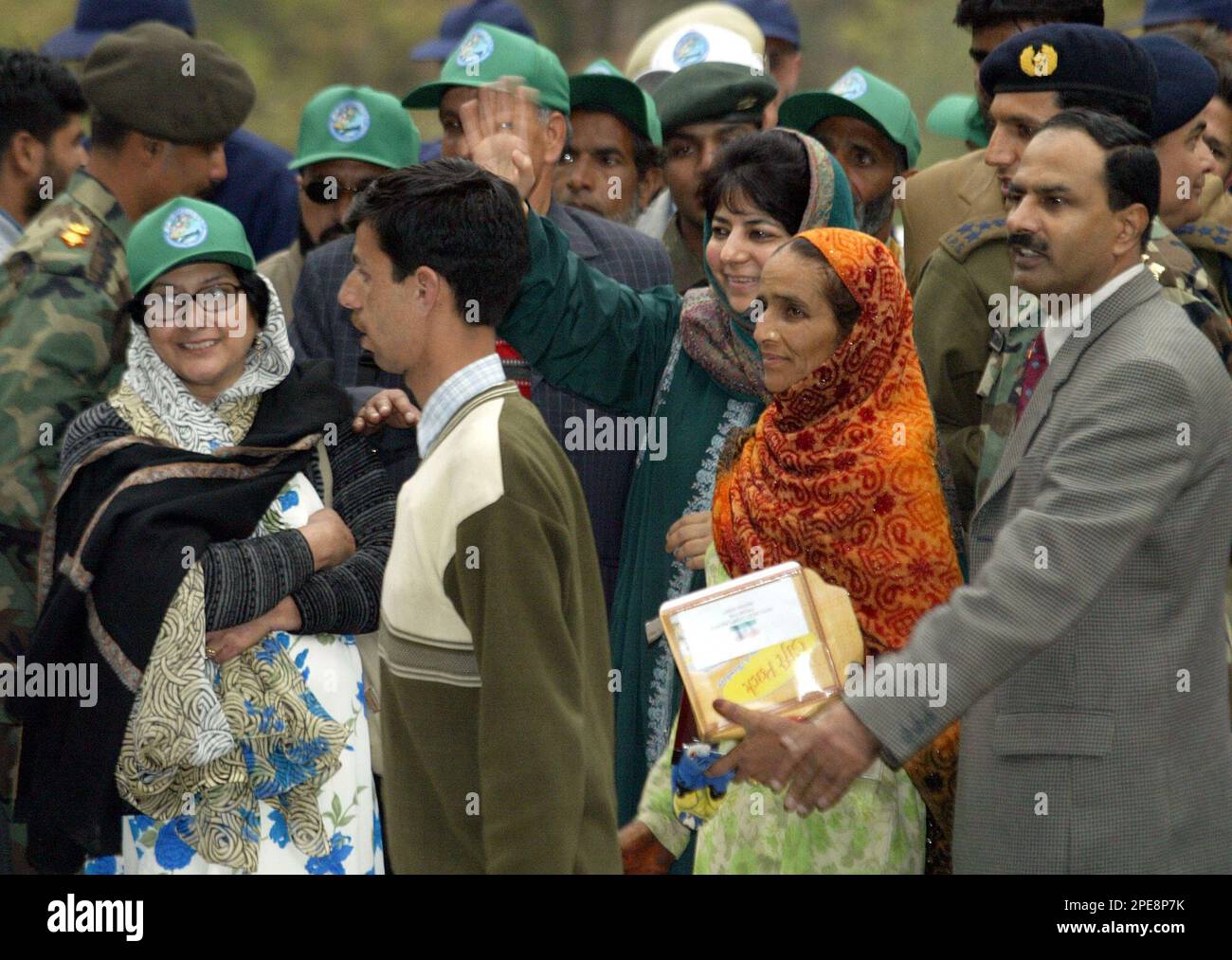 Mehbooba Mufti, hand raised, duaghter of Indian Chief Minister of ...