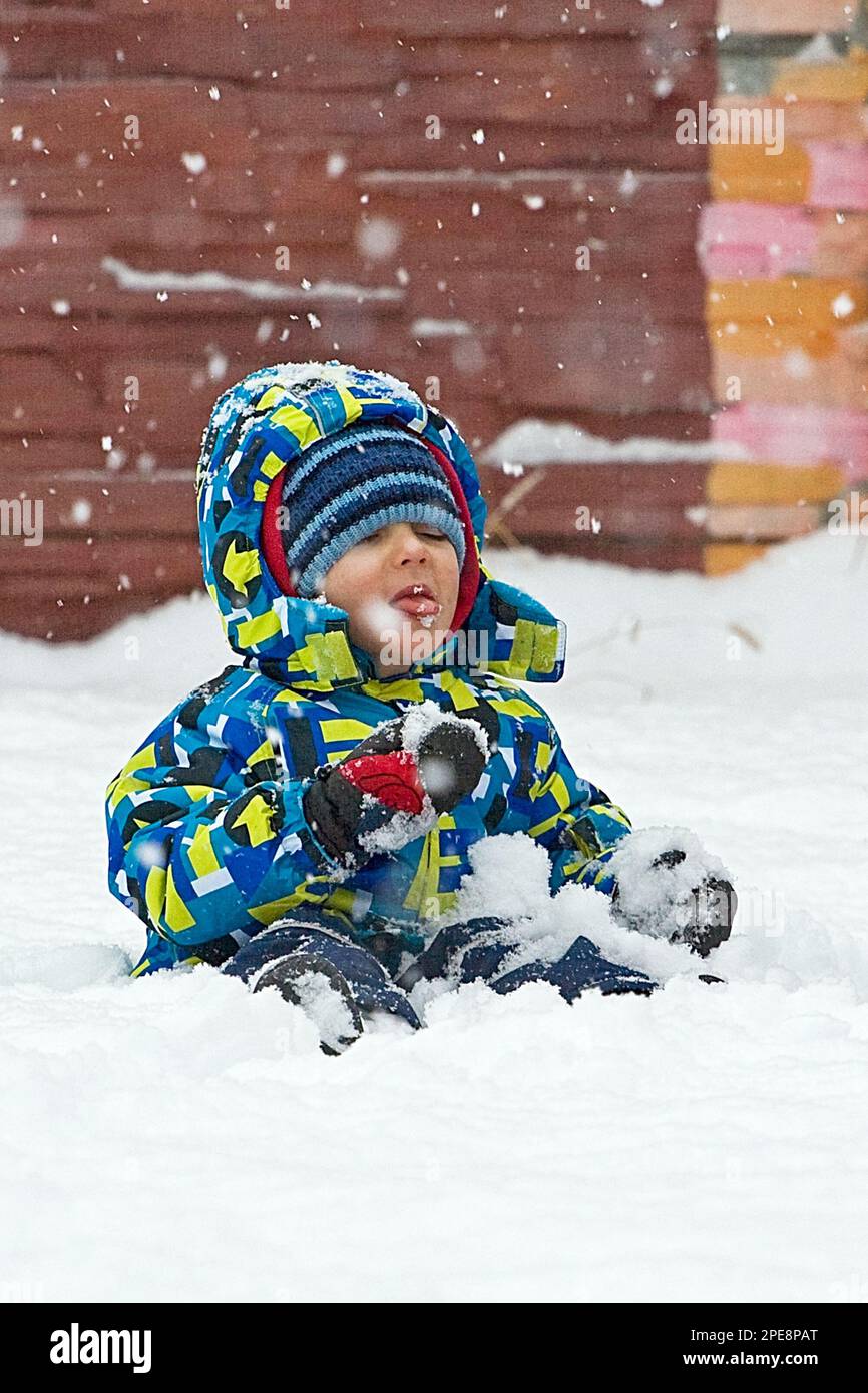 kid catches the snow Stock Photo - Alamy
