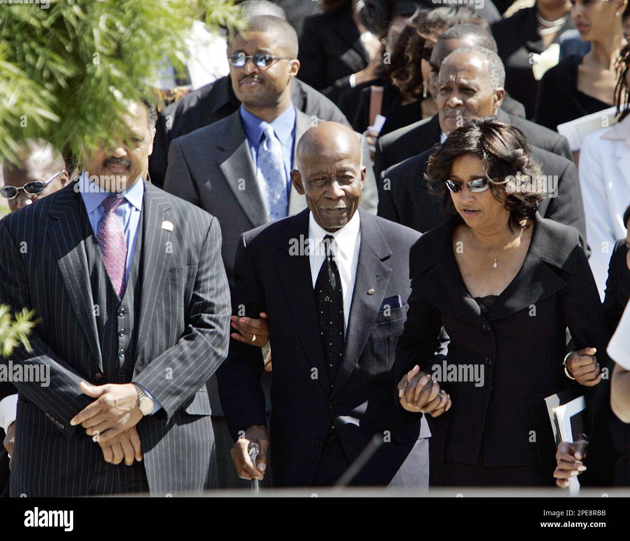 From left, the Rev. Jessie Jackson, Johnnie L. Cochran Sr. and Dale ...