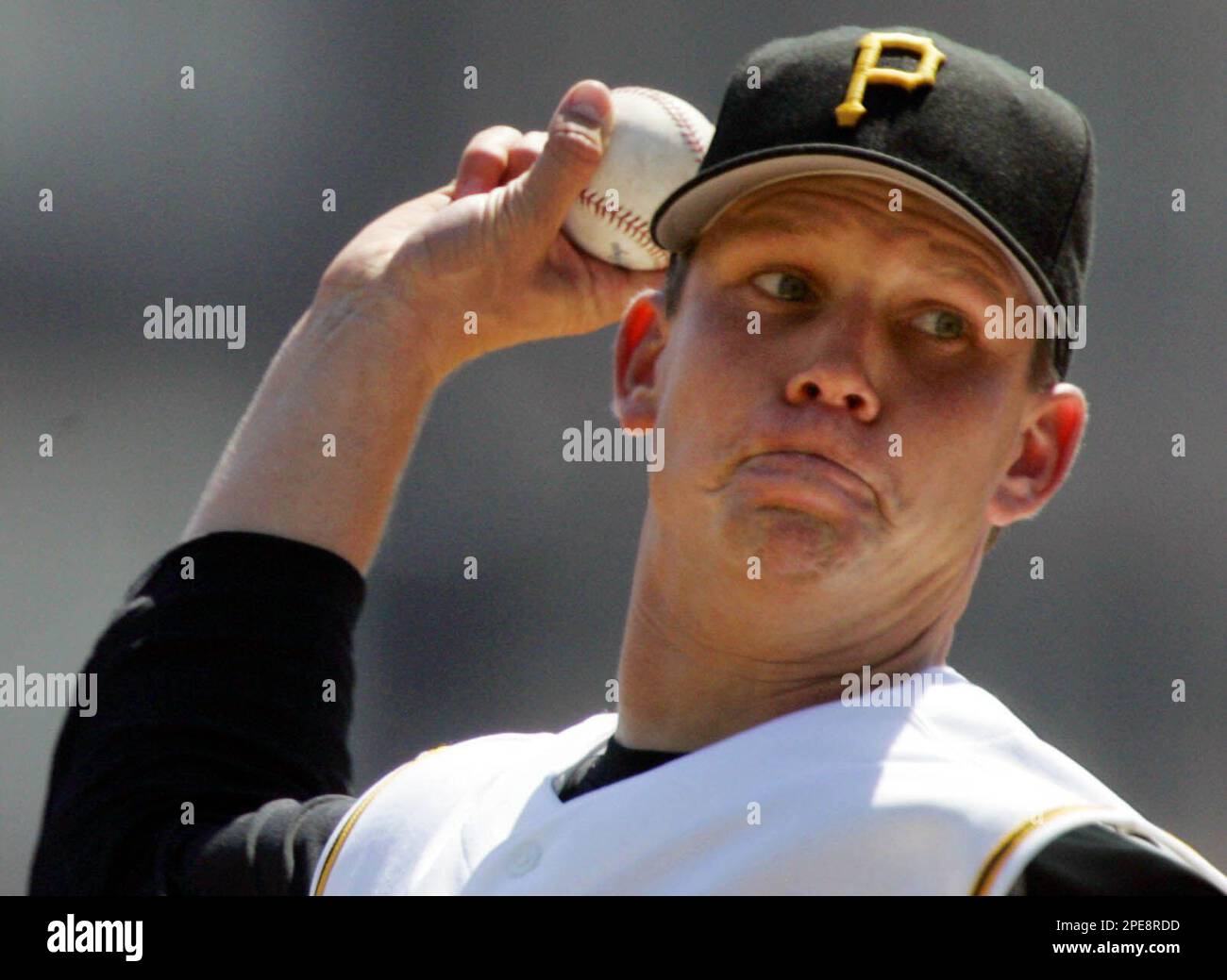 Pittsburgh Pirates pitcher Kip Wells throws against the Milwaukee ...