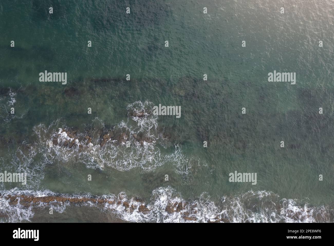 Aerial foamy sea waves rocky hi-res stock photography and images - Alamy