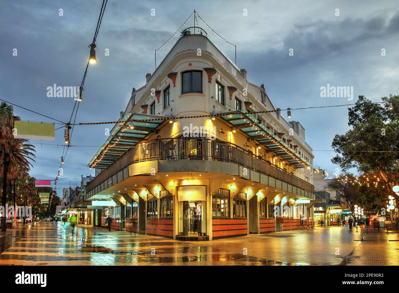 Night scene along the Corso - pedestrian street connecting the Manly ...